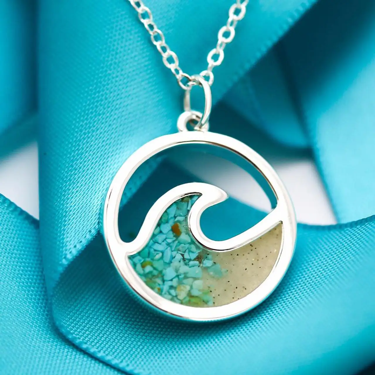 What Is Dune Jewelry? The Story Behind Beach Sand Accessories – DC ...